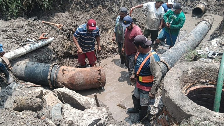[VIDEO] [VIDEO] Sin agua, el 70% de Ciudad Valles por fuga en línea ...